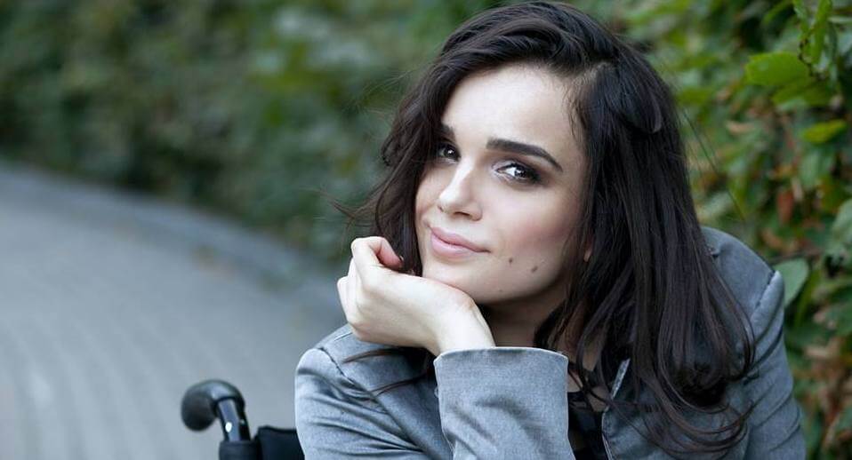 The story of the Ukrainian woman who became a model in a wheelchair. A ...