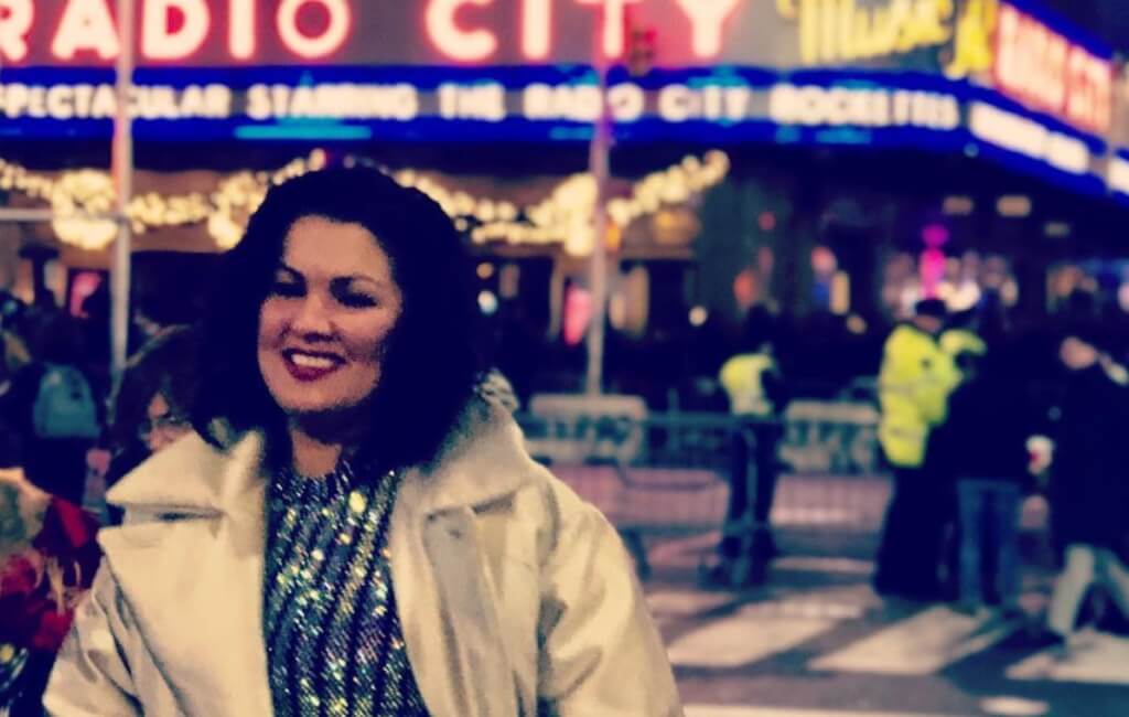'Anyuta comes off': Anna Netrebko in a pajamas suit danced on the ...